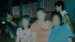 Philippines killing: 'Killer'caught in victim's photo - BBC News