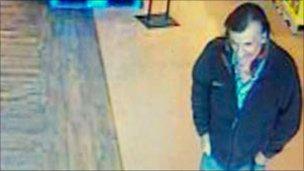 Shot US congresswoman Giffords in 'critical condition' - BBC News