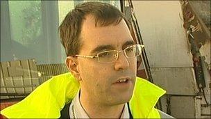 Pay threat over Birmingham binmen 'go slow' - BBC News