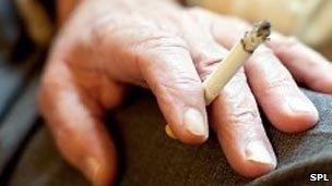 Smoking linked to earlier male deaths - BBC News