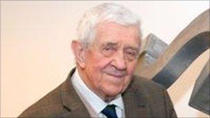 Engineer Bernard Crossland dies - BBC News