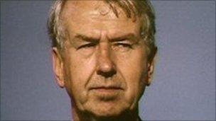 Memorial service for former Worcester MP Lord Walker - BBC News
