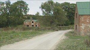 Deserted village of Imber remembered - BBC News