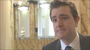 Harri Lloyd Davies urges Welsh Conservative breakaway - BBC News