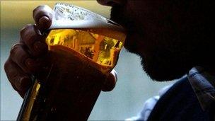 Isle of Man teenagers in alcohol and drugs survey - BBC News