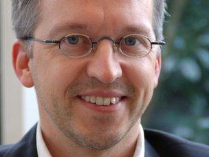 RFID: Radio tags set to combat the counterfeiters - BBC News