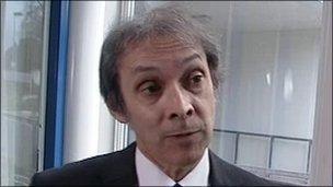 Hereford head warns colleges may close due to cuts - BBC News