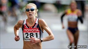 Stretching before running 'does not prevent injury' - BBC News