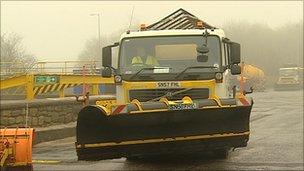 Pilot ice patrol fleet launched for Scotland's roads - BBC News