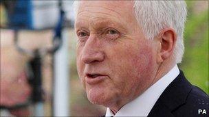 David Dimbleby given RTS lifetime achievement prize - BBC News