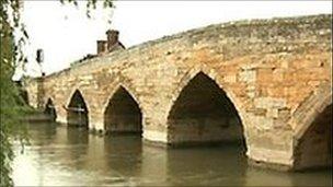 Thames crossing reopens after road works at Newbridge - BBC News