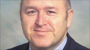 Welsh referendum: 'Dr No' Tim Williams says 'vote Yes' - BBC News