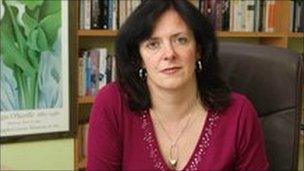 Suzanne Breen wins libel settlement from the NUJ - BBC News