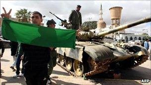 Libya: How the opposing sides are armed - BBC News