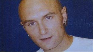 Peter Robinson visits murderer Mark Kincaid in prison - BBC News