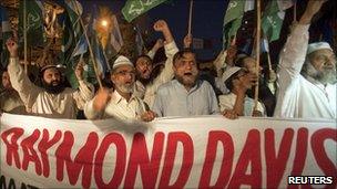 CIA contractor Ray Davis freed over Pakistan killings - BBC News