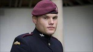 Killed soldier Pte Daniel Prior 'was helping colleague' - BBC News