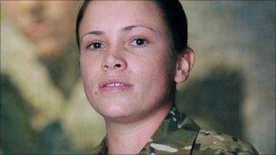 Army medic awarded bravery medal - BBC News