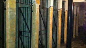 Merthyr Tydfil old town hall to be made arts centre - BBC News