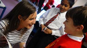 Teach First to place teachers in primary schools - BBC News