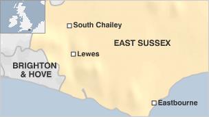 Man held over fatal stabbing in Lewes - BBC News