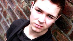 Sunderland's 'talentless pop star' Rob Barker hopes to top charts - BBC ...