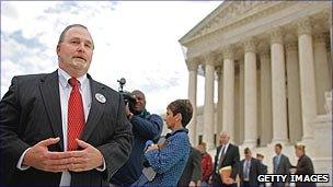 Louis Theroux: Westboro Baptist Church revisited - BBC News