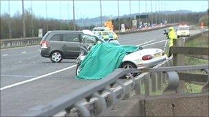 M6 motorway in Midlands reopens after fatal crash - BBC News