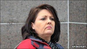 Angela Jones placed on probation for loofah attack - BBC News