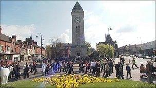 Protest march over Leek roads layout - BBC News