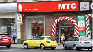 Russia's new smartphone lays down challenge for GPS - BBC News