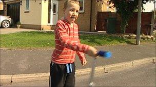 Rotherham family's hope over rare growth syndrome - BBC News