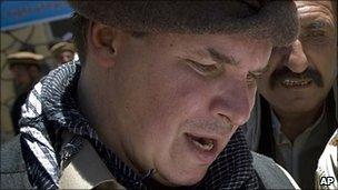 Author Greg Mortenson's charity to be investigated - BBC News