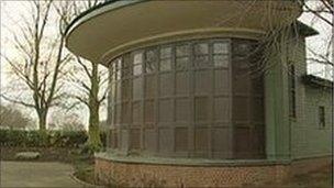 Flood work for Nottingham Victoria Embankment bandstand - BBC News