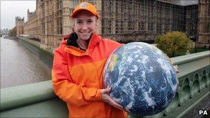 Solo ocean rower Roz Savage towed to safety - BBC News