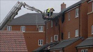 Family escape house fire in Devizes - BBC News