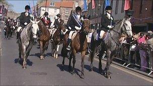Berwick horse parade marks cross border conflict - BBC News