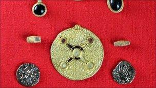 Loftus Anglo-Saxon treasure attracts crowds to Redcar - BBC News