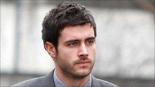 Police officer cleared in Luton fatal collision case - BBC News