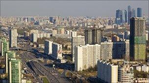 Bribes and desire to show off push up Moscow prices - BBC News