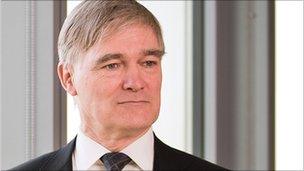 Tesco appoints Sir Richard Broadbent as new chairman - BBC News