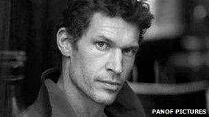 Libya death photographer Tim Hetherington's work shown - BBC News