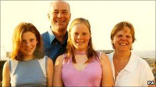 Milly Dowler father 'was murder suspect' - BBC News