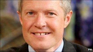 Willie Rennie in minimum pricing u-turn - BBC News