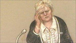 Milly Dowler trial: Mother collapses at Old Bailey - BBC News