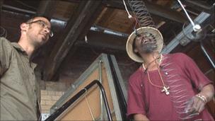 Tech Know: Etch A Sketch and robotic swarms at FutureEverything - BBC News