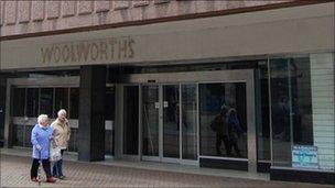 Gloucester's Woolworths store taken over by M&S - BBC News