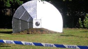 'Aliens' crash land at Scraptoft Valley Primary School - BBC News