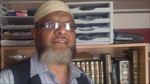 Mosques split over women's role - BBC News