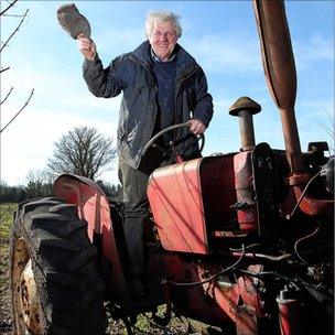 Fermanagh farmer returns in Derek's Dreaming Again - BBC News